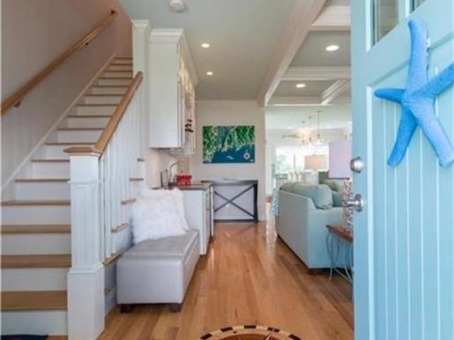 10 Julia Court
