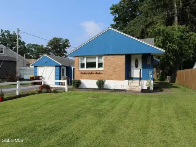 10 JURACKA PKWY, SCHENECTADY, NY 12306 Single Family Residence.