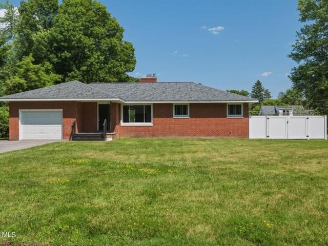 10 Kasper Dr, Loudonville, NY 12211
