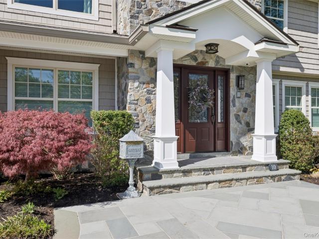 10 Kingfisher Drive