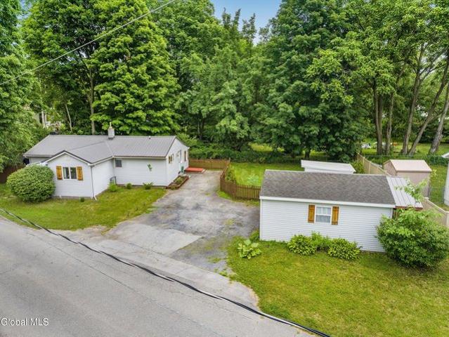 10 Kidder Ln, Glens Falls, NY 12801