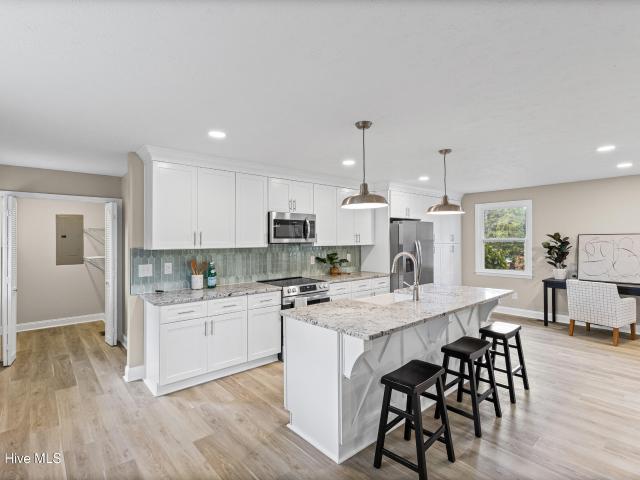 10 Knollwood Boulevard