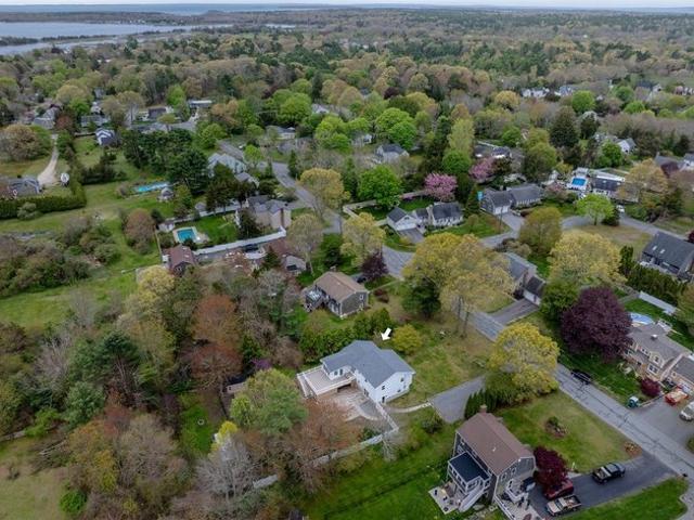 10 Knollwood Dr, Mattapoisett, MA 02739
