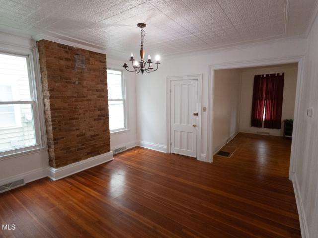 10 Lansing Avenue