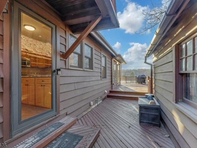 10 Lake Drive West