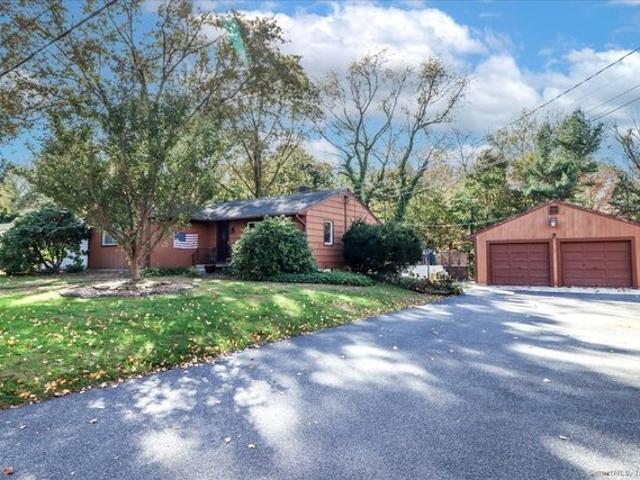 10 Lake Rd, Woodbury, CT 06798