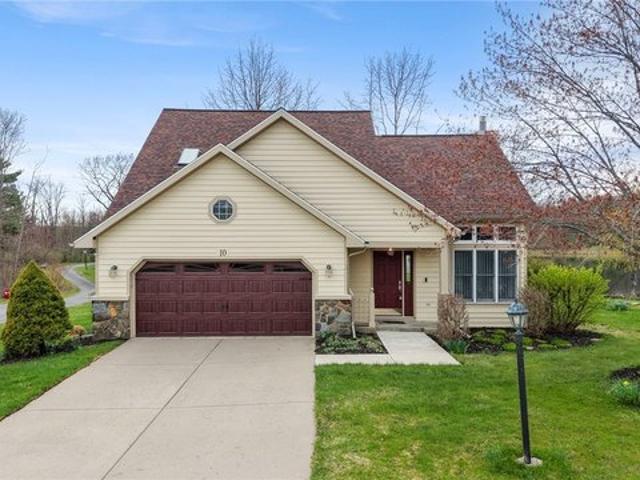 10 Lakeside Pl, Windsor, NY 13865