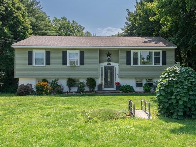 10 Lakeview Ct, Poughkeepsie, NY 12603