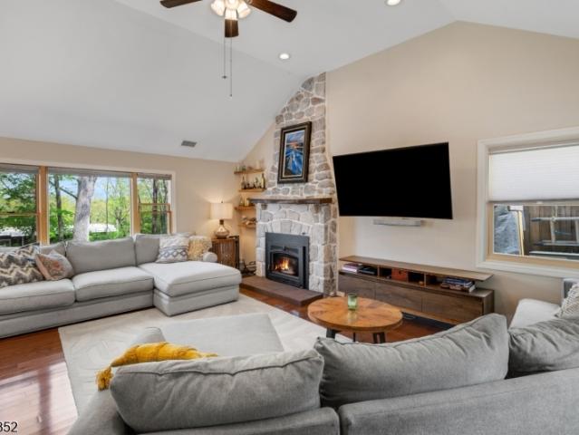 10 Lakeview Rd