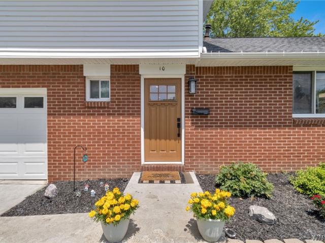 10 Laurelton Drive