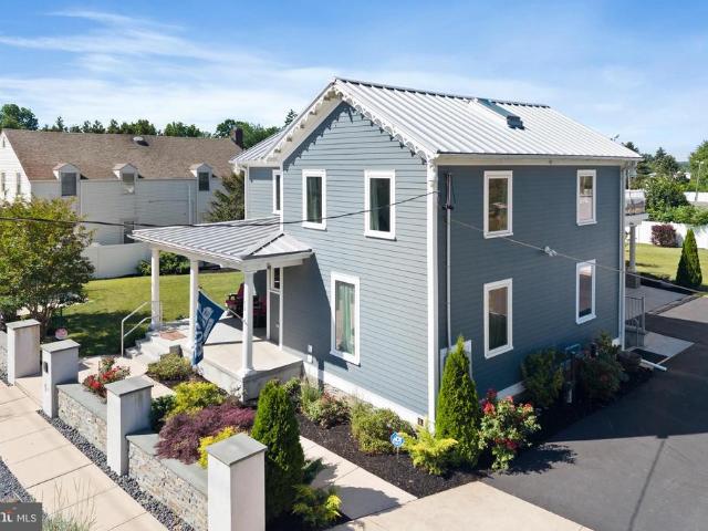 10 Laurel Avenue
