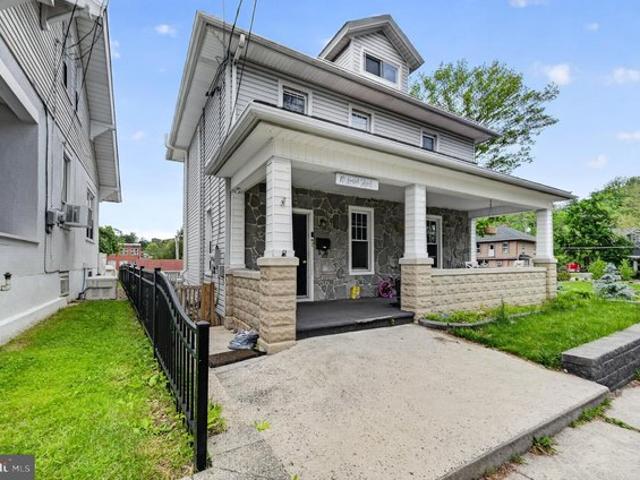 10 Laurel St, Pine Grove, PA 17963