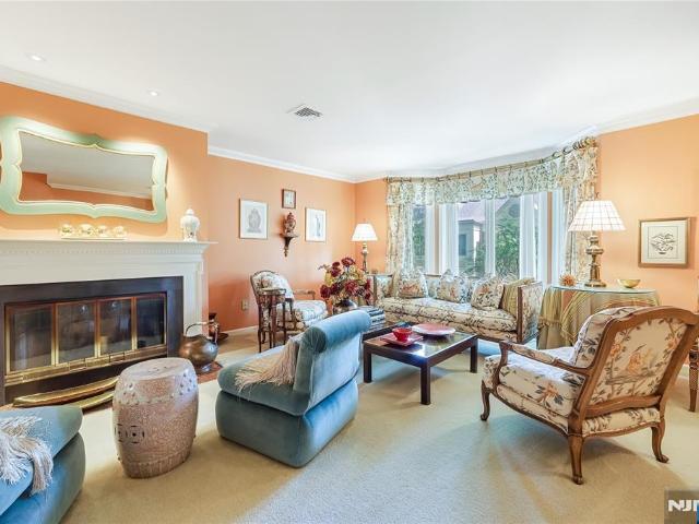 10 Lenox Court