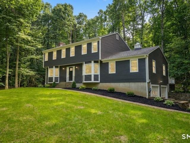 10 Leopard Dr, Newtown, CT 06482