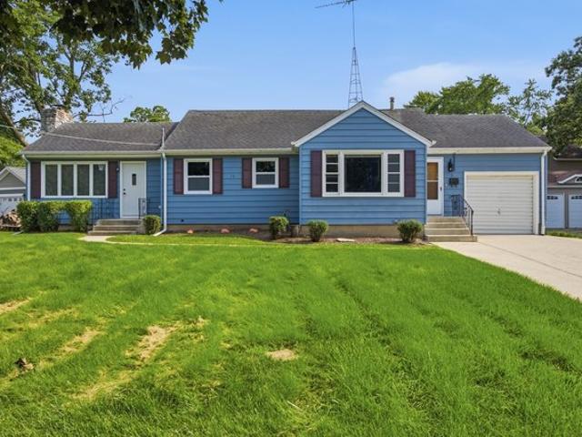 10 Lincoln Ave, East Dundee, IL 60118