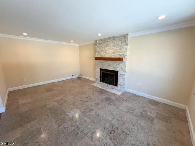 10 Liberty Ln
