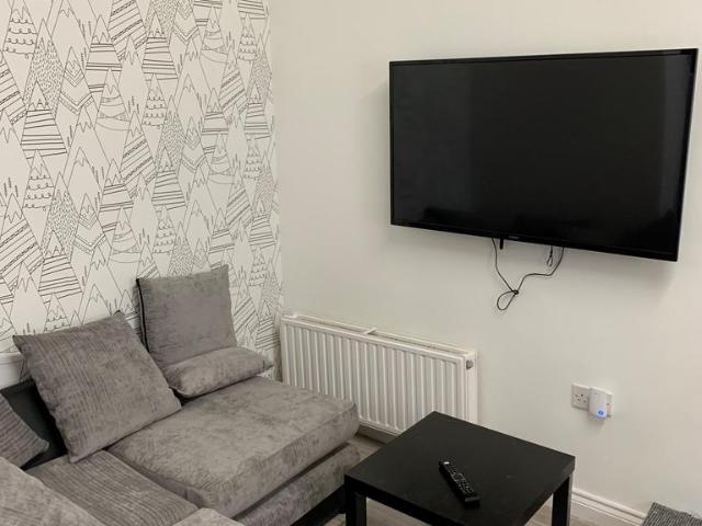 10 Lipson Road, Flat 2 4 bed house share to rent £2,167 pcm £500 pw
