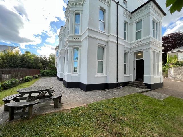 10 Lisson Grove, Plymouth PL4 6 bed apartment to rent £598 pcm £138 pw