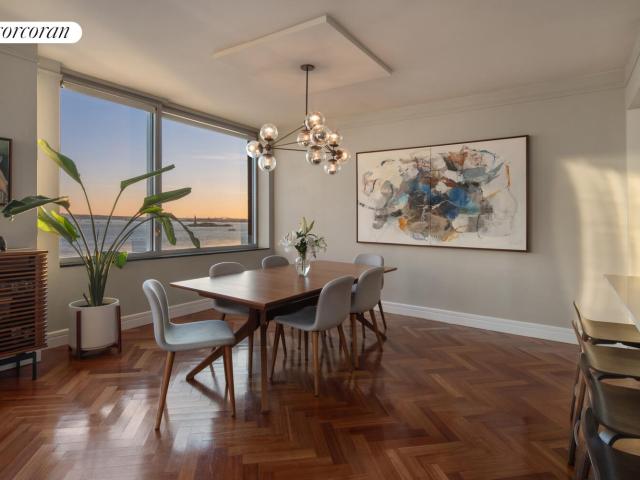 10 little west street 22e