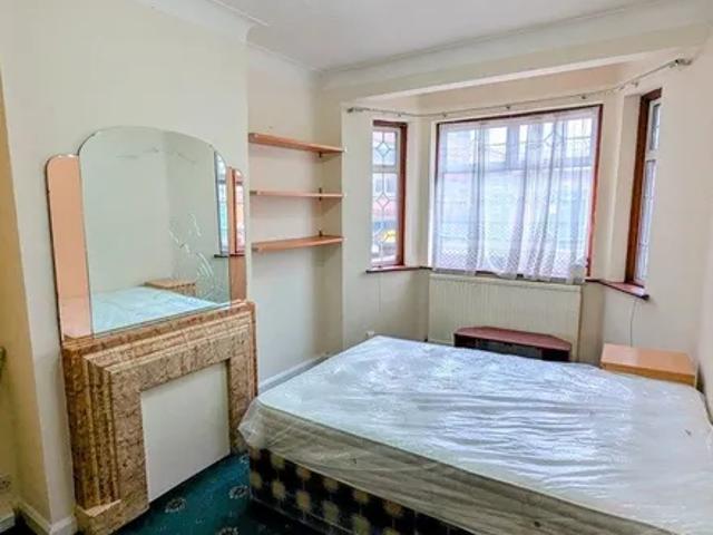 10 Litchfield Avenue, London, E15 4LN, United Kingdom | Room for rent #166369233 | Rentberry