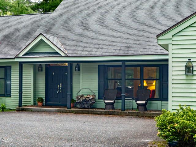 10 Longwood Drive