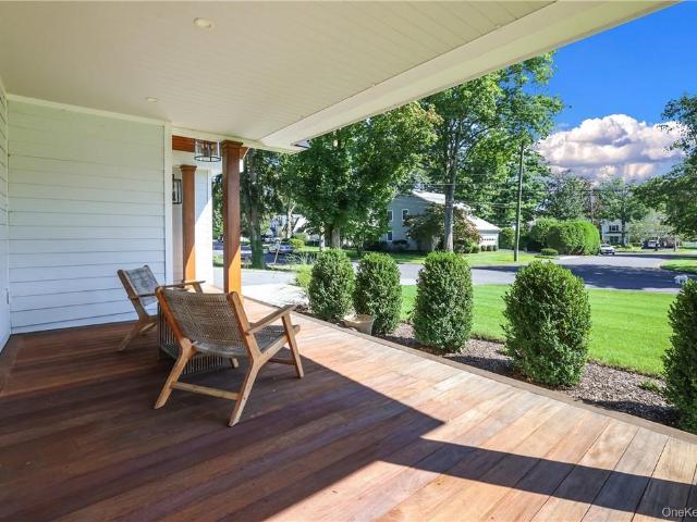 10 Loewen Court