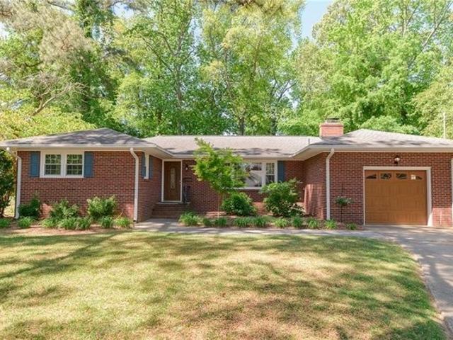 10 Lucerne Cir, Newport News, VA 23606