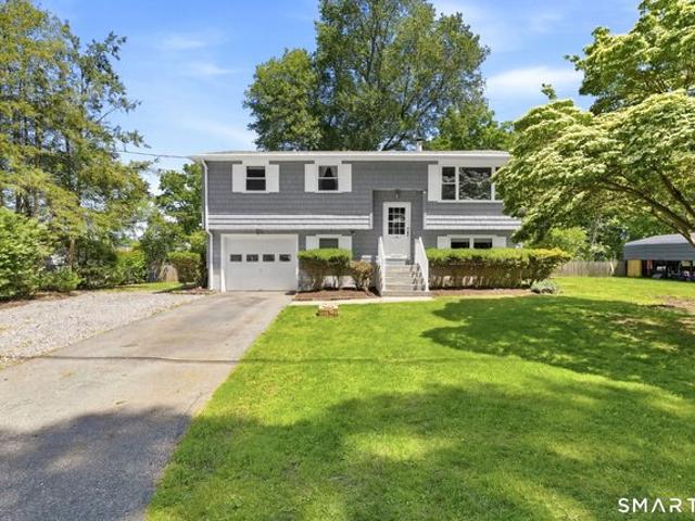 10 Lynn Dr, Preston, CT 06365