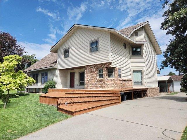 10 McCormick Dr, Cozad, NE 69130