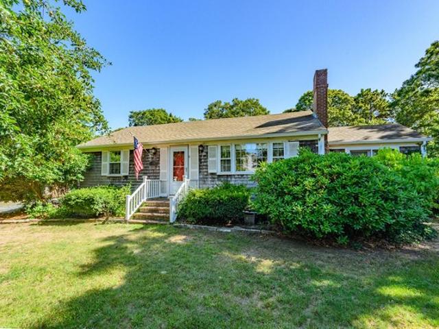 10 McGuerty Rd, Eastham, MA 02642
