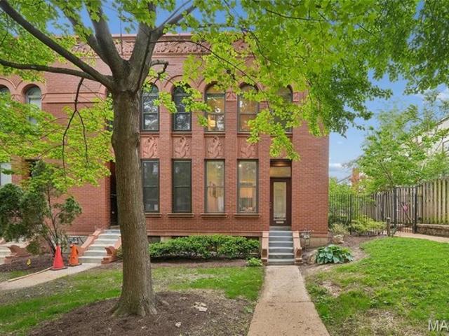 10 Manhattan Mews, Saint Louis, MO 63108