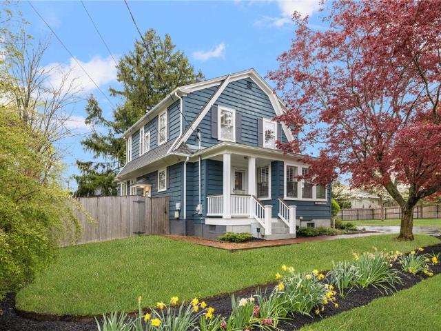 10 Manse Ct, Warwick, RI 02888 | MLS #1411 | Compass