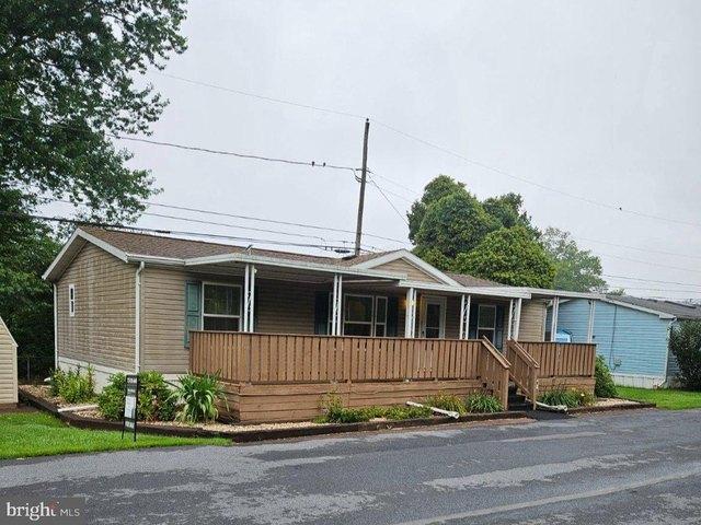 10 Madge Dr, Lancaster, PA 17603