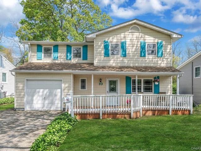 10 Magellan Ave, Kings Park, NY 11754