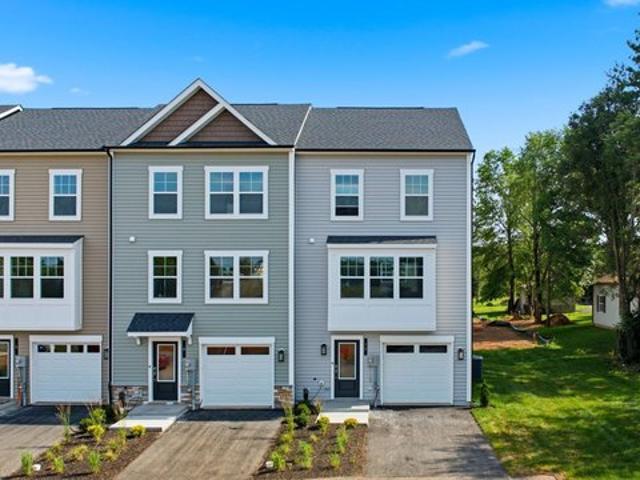 10 Magnolia Ct, Gettysburg, PA 17325