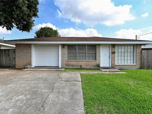 10 Maple Ln, Gretna, LA 70053