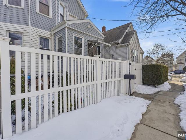 10 Maple Street