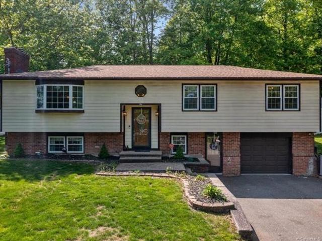 10 Meadowbrook Ln, Wolcott, CT 06716