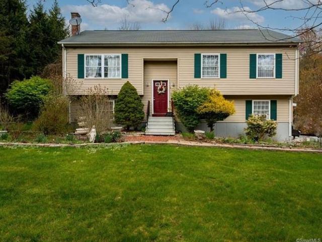 10 Meadowood Rd, Mansfield, CT 06268