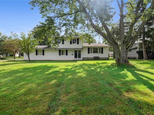 10 Medallion Dr, Rochester, NY 14626