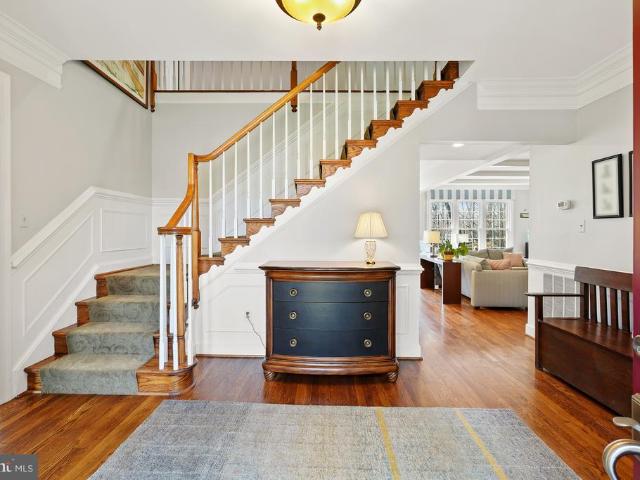 10 Meyer Point Court