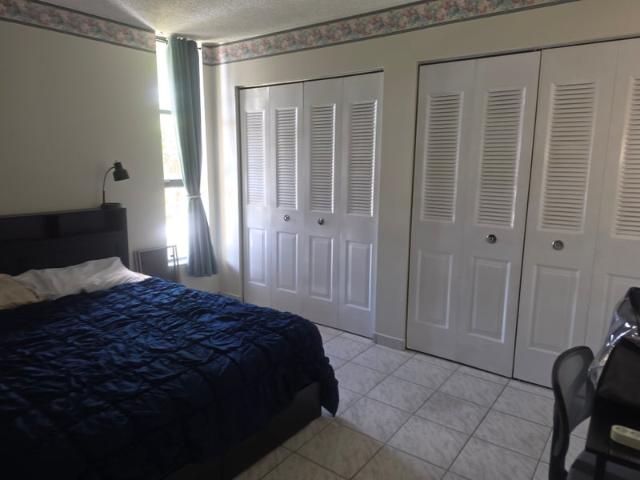 10 Minutes from FIU Large Furnished room shared ba