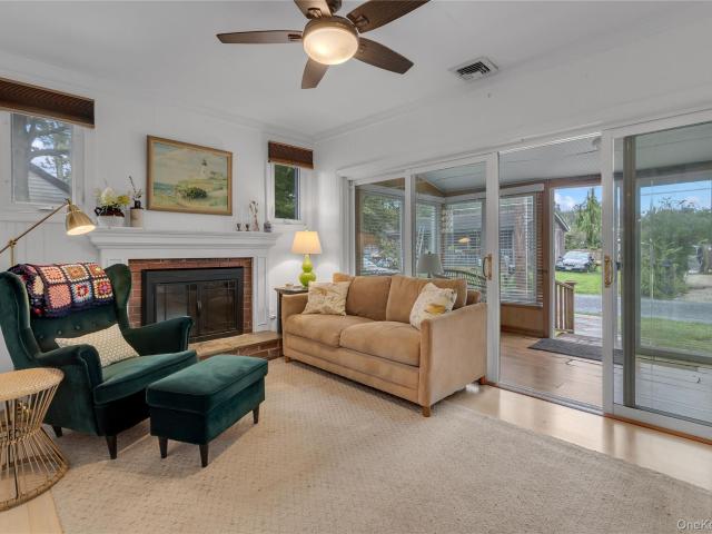 10 Mineola Court