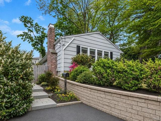 10 Minetta Ct, Huntington, NY 11743