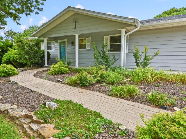 10 Midview Drive
