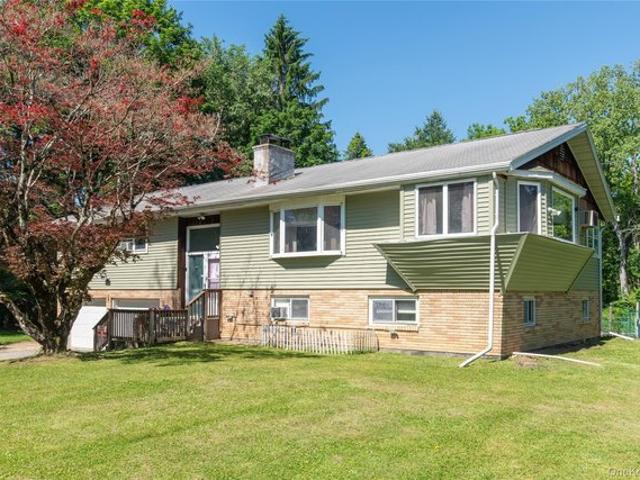 10 Millbank Rd, Poughkeepsie, NY 12603