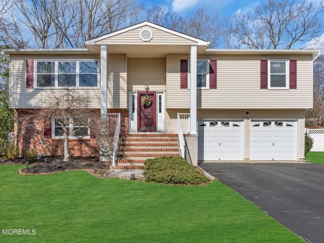 10 Mistletoe Ct, Howell, NJ 07731