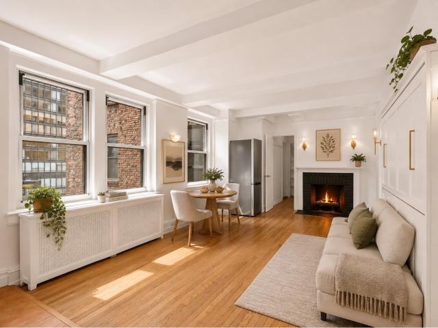 10 Mitchell Place, New York, NY