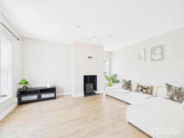 10 Moss Lane, Ballynahinch, BT24 8FE
