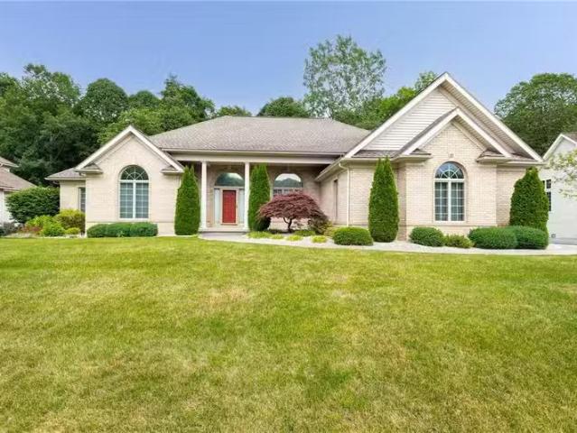 10 MOUNT EAGLE DR, PENFIELD, NY 14526 Single Family Residence.